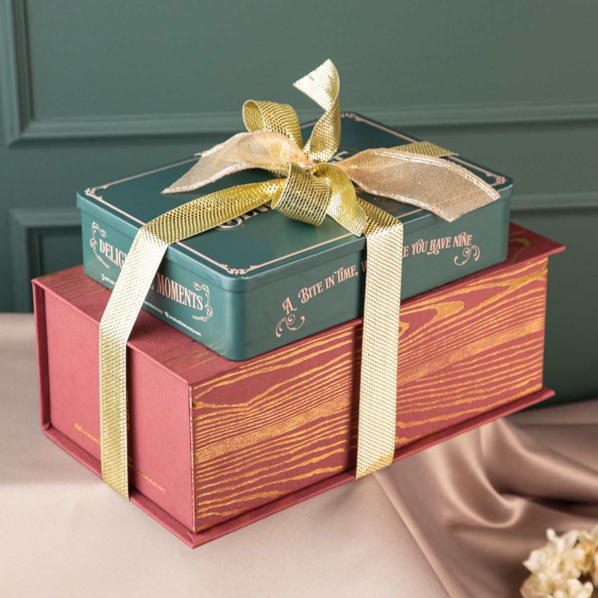 SEWING KIT & MAROON BOX